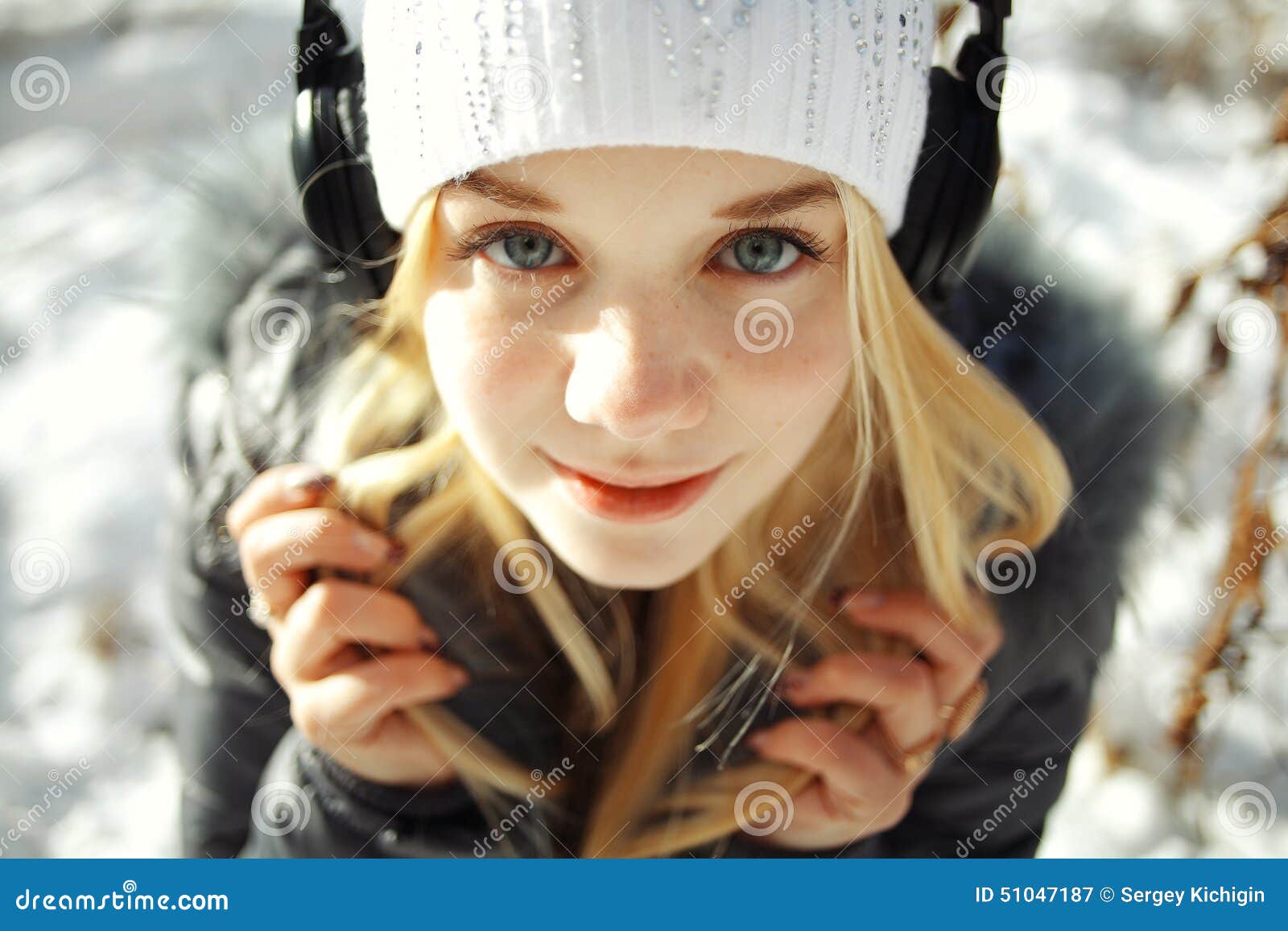 Beau jeune ado blond image stock. Image du dentaire, mignon - 51047187