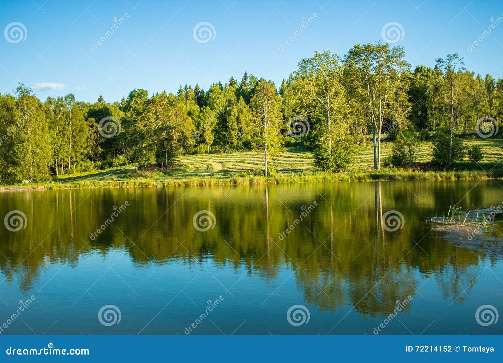 Beau Paysage De Lac En Suède Photo stock - Image du europe, coloré ...