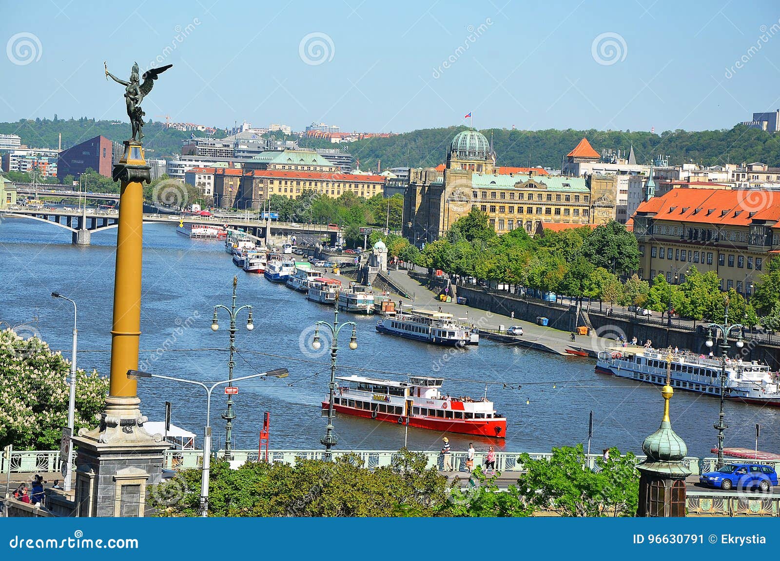Beau Prague - Vue De Parc De Letna Photo éditorial - Image du pouvez ...
