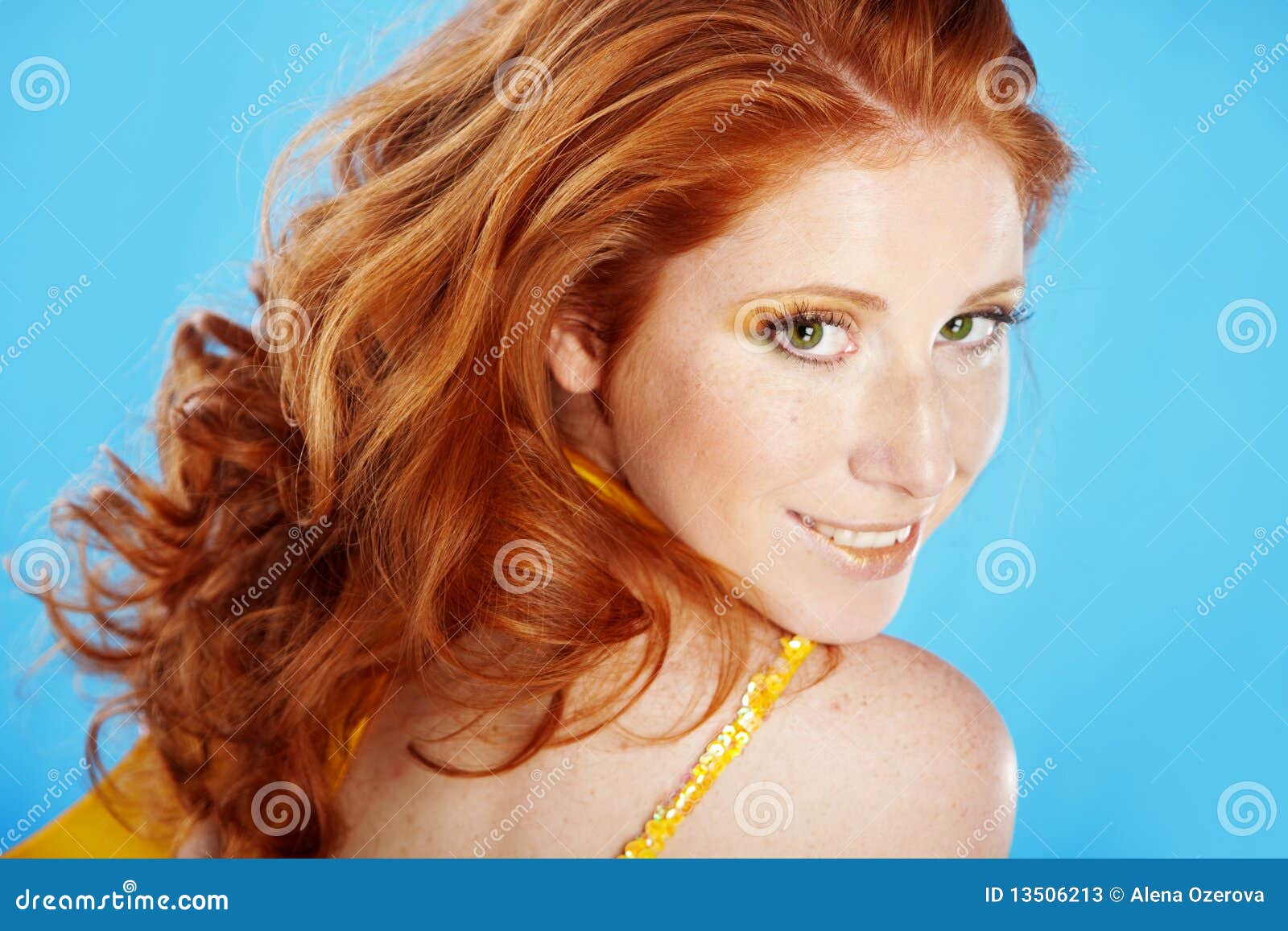 Beau roux image stock. Image du fond, beau, caucasien - 13506213