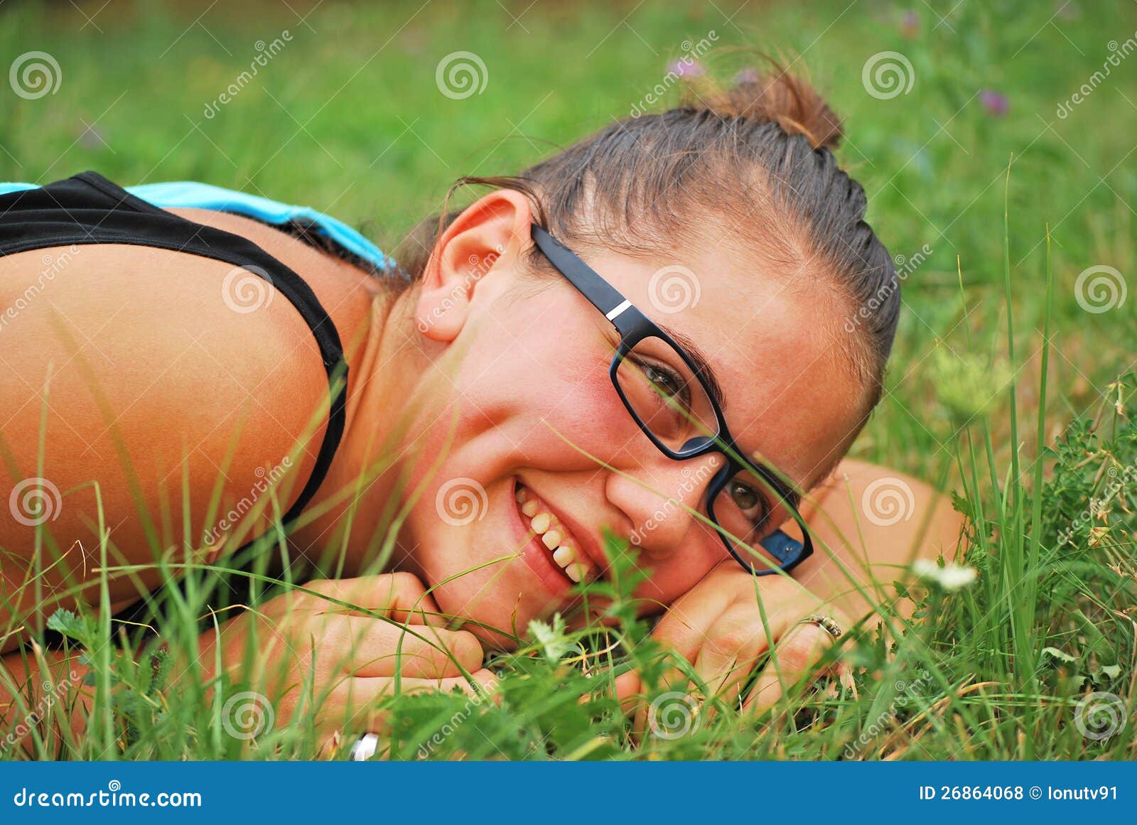 Beau sourire de fille photo stock. Image du jeune, glaces - 26864068