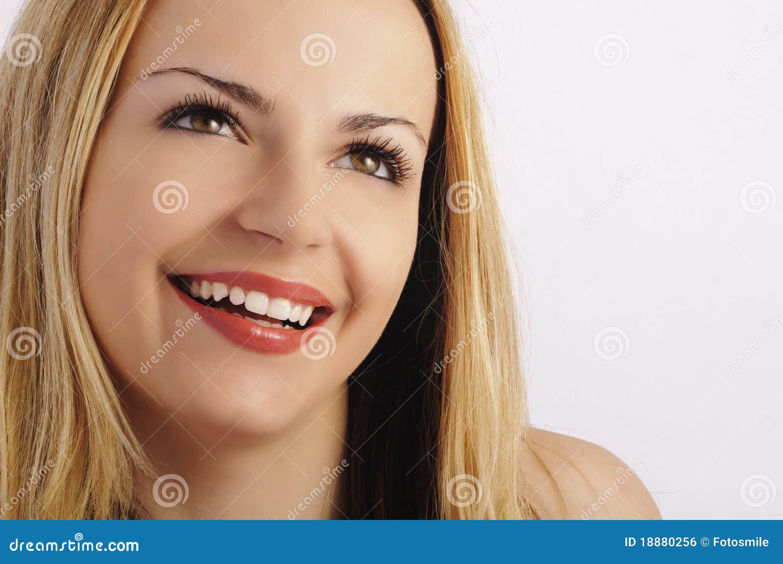 Beau sourire, longs cils photo stock. Image du renivellement - 18880256