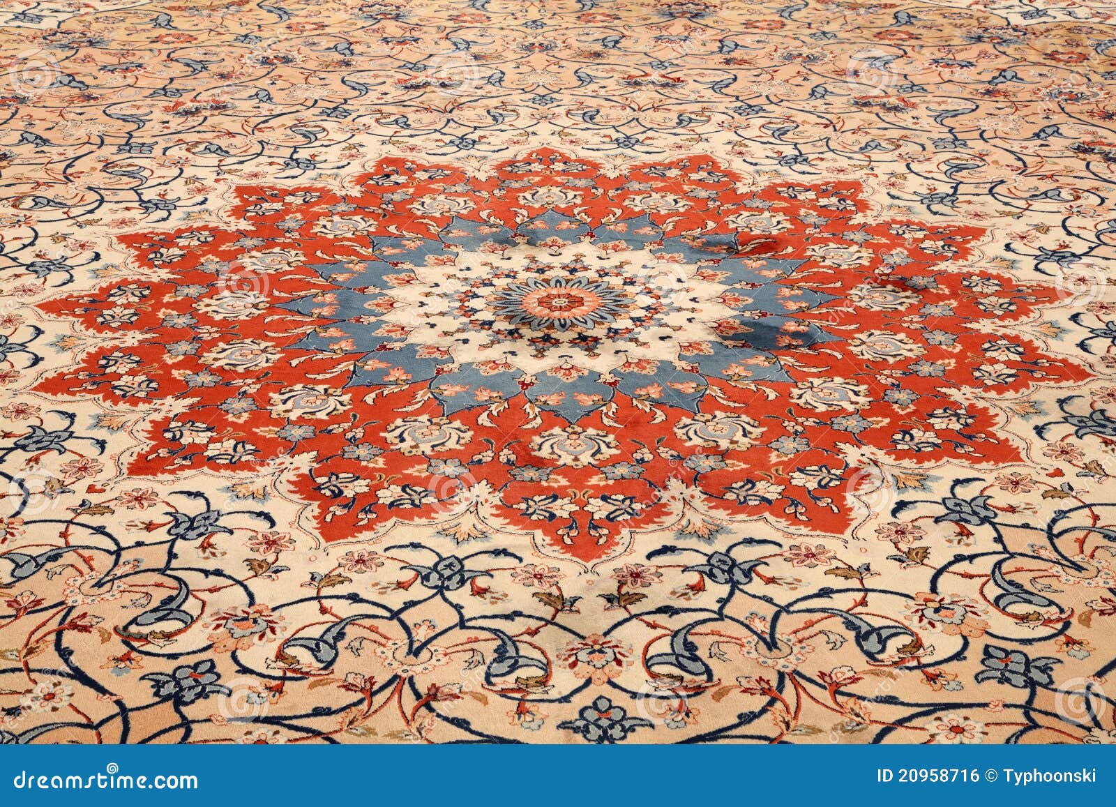 Beau tapis oriental photo stock. Image du orient, arabe - 20958716