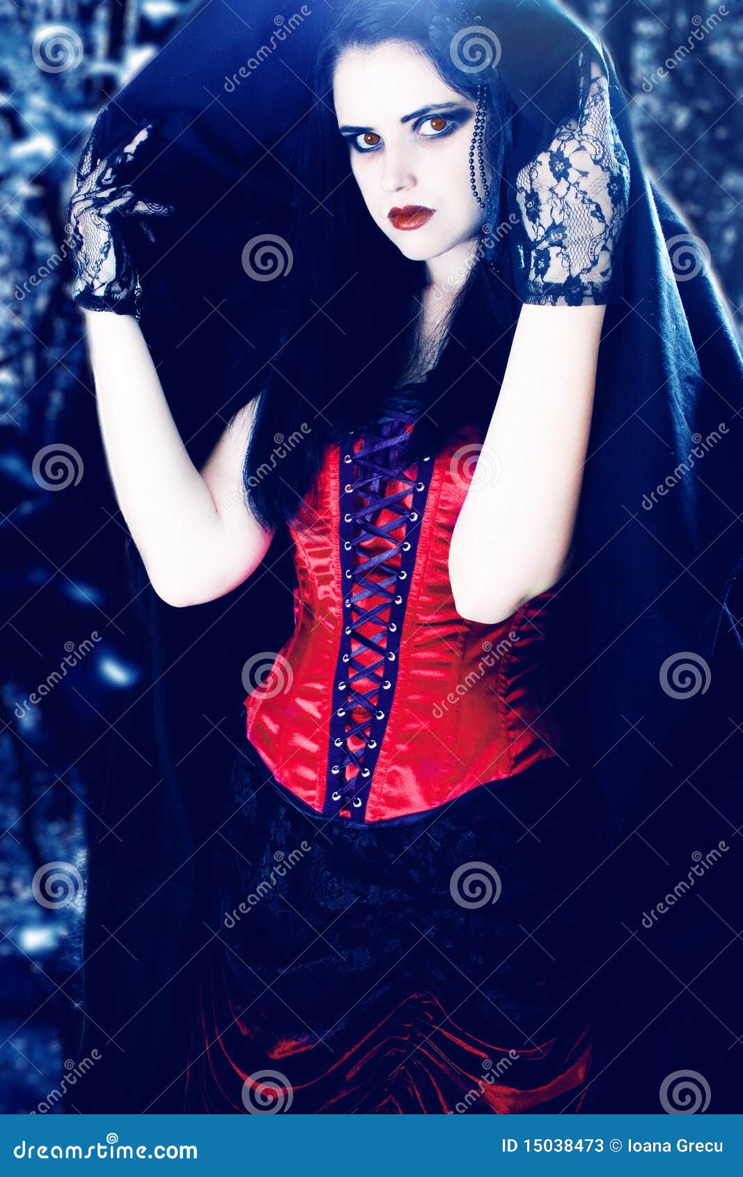 Beau vampire image stock. Image du danger, luxe, robe - 15038473
