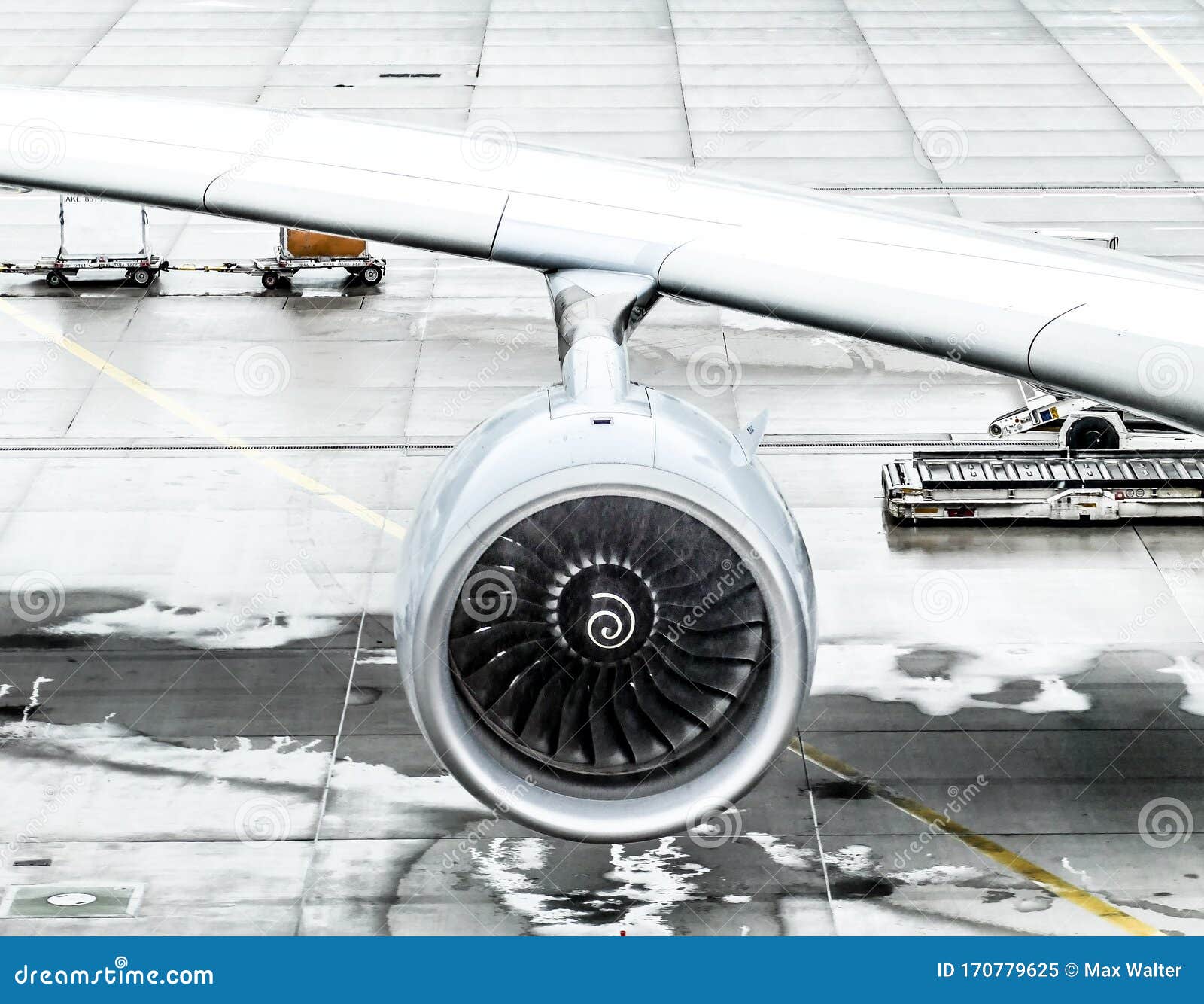 Lufthansa Airbus A380 Engine Editorial Image - Image of aircrafttail ...