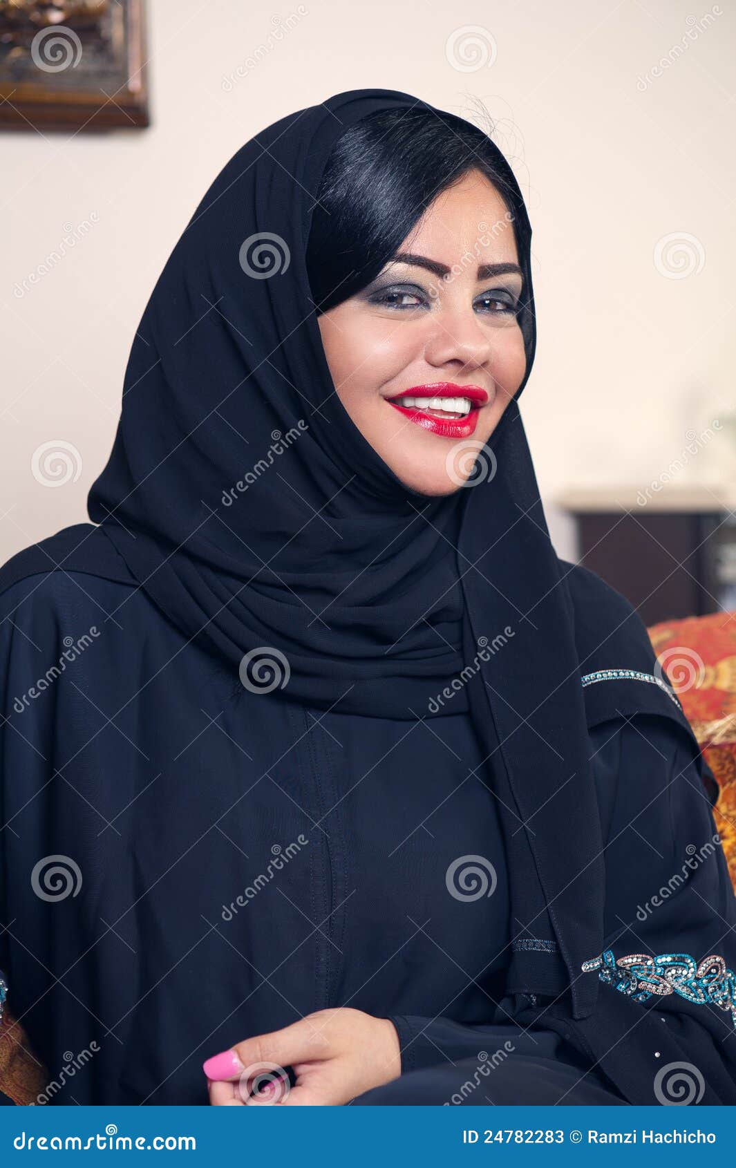 Beautiful Arabian Lady Wearing Hijab Stock Image Image Of Kuwait