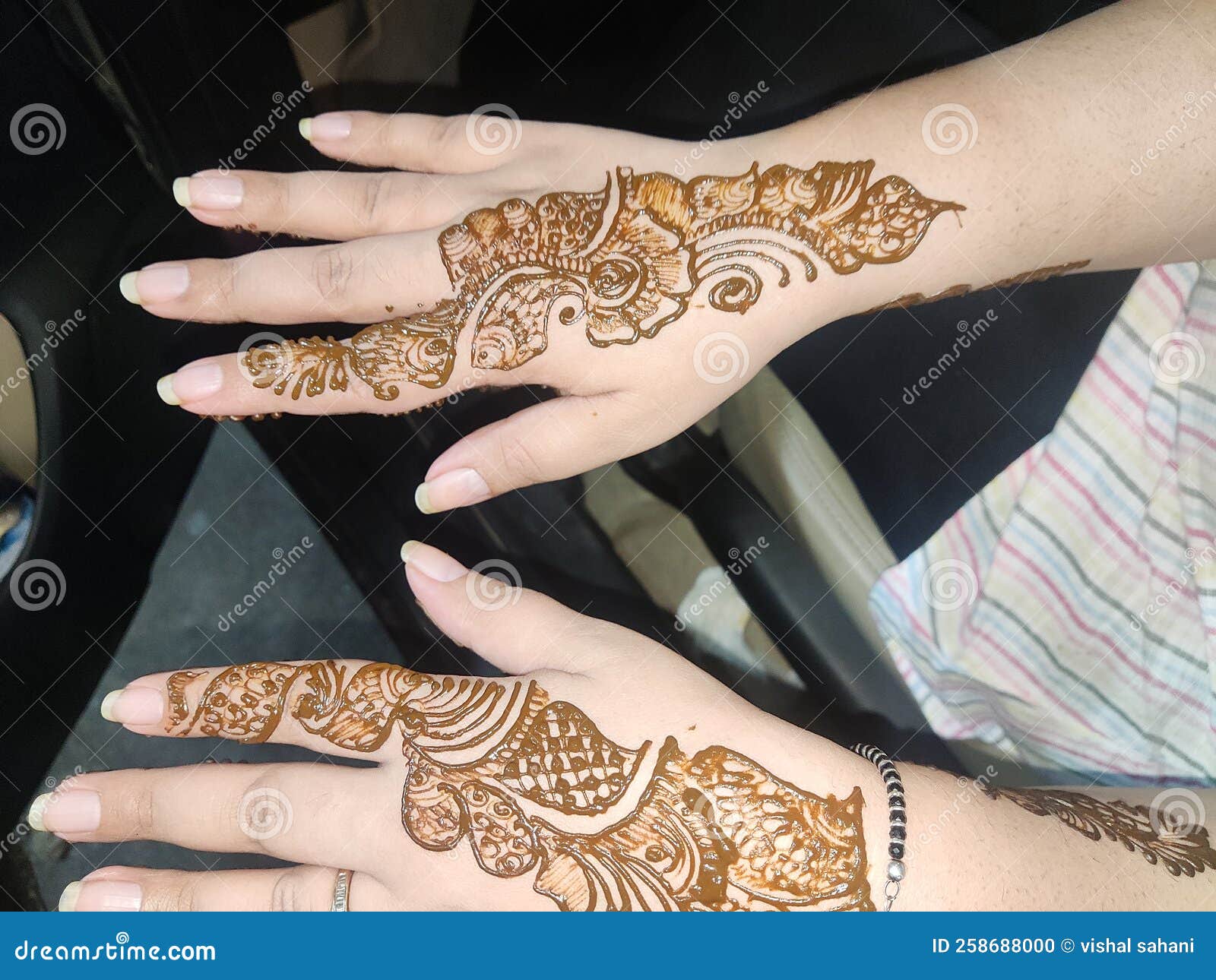 Beautiful Arabic Mehandi Design Stock Photo - Image of clothing, limb ...