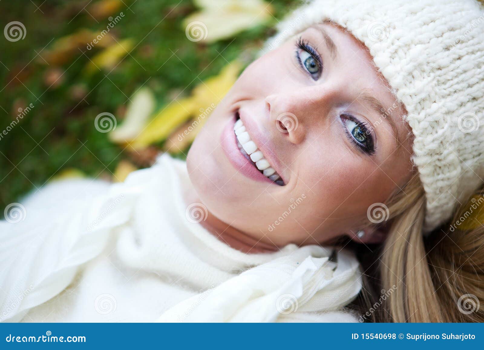 Beautiful autumn woman stock photo. Image of pretty, leaves - 15540698