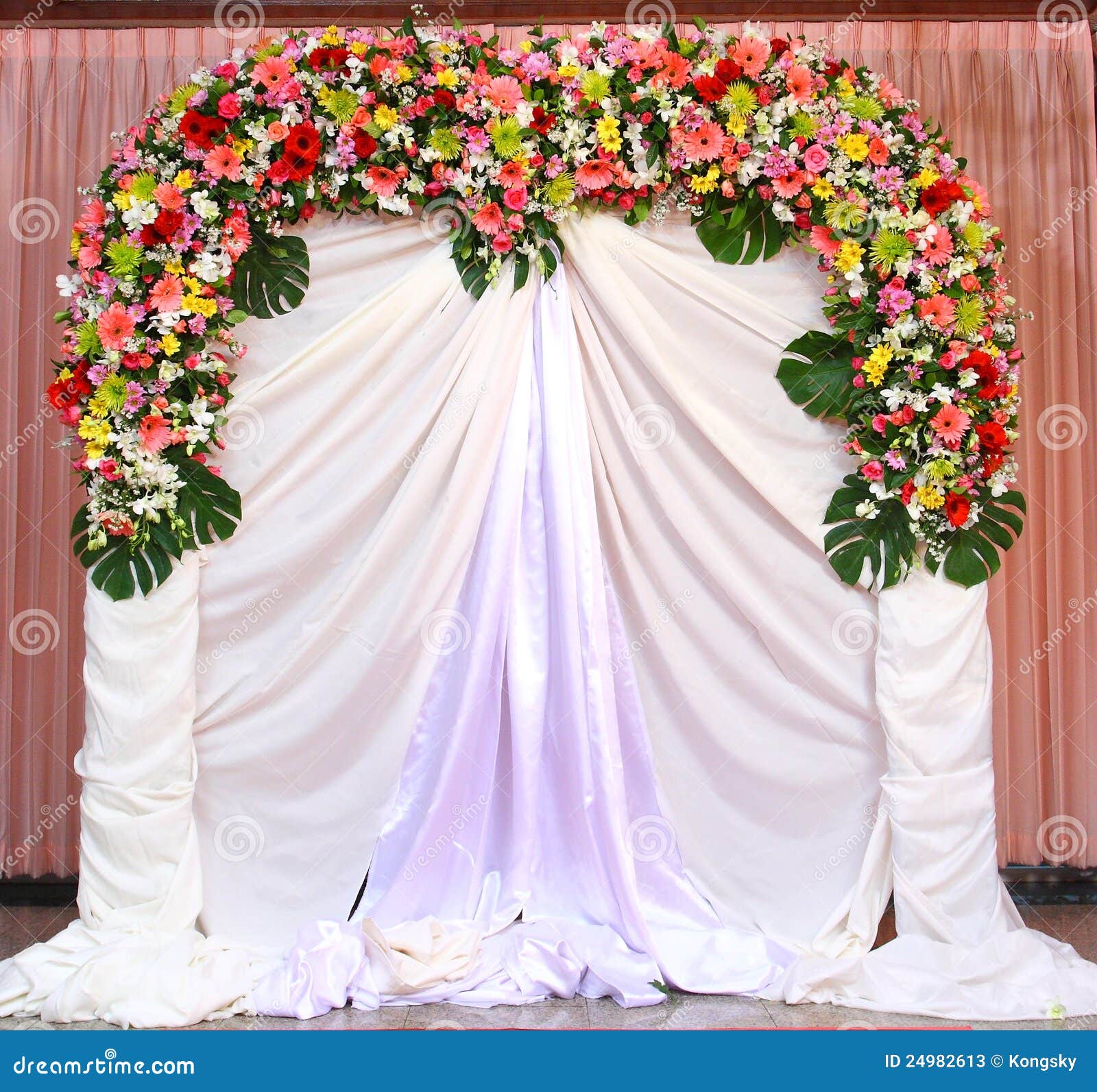 Beautiful Backdrop Of Plush, Emerald Green Velvet Fur Texture Royalty ...