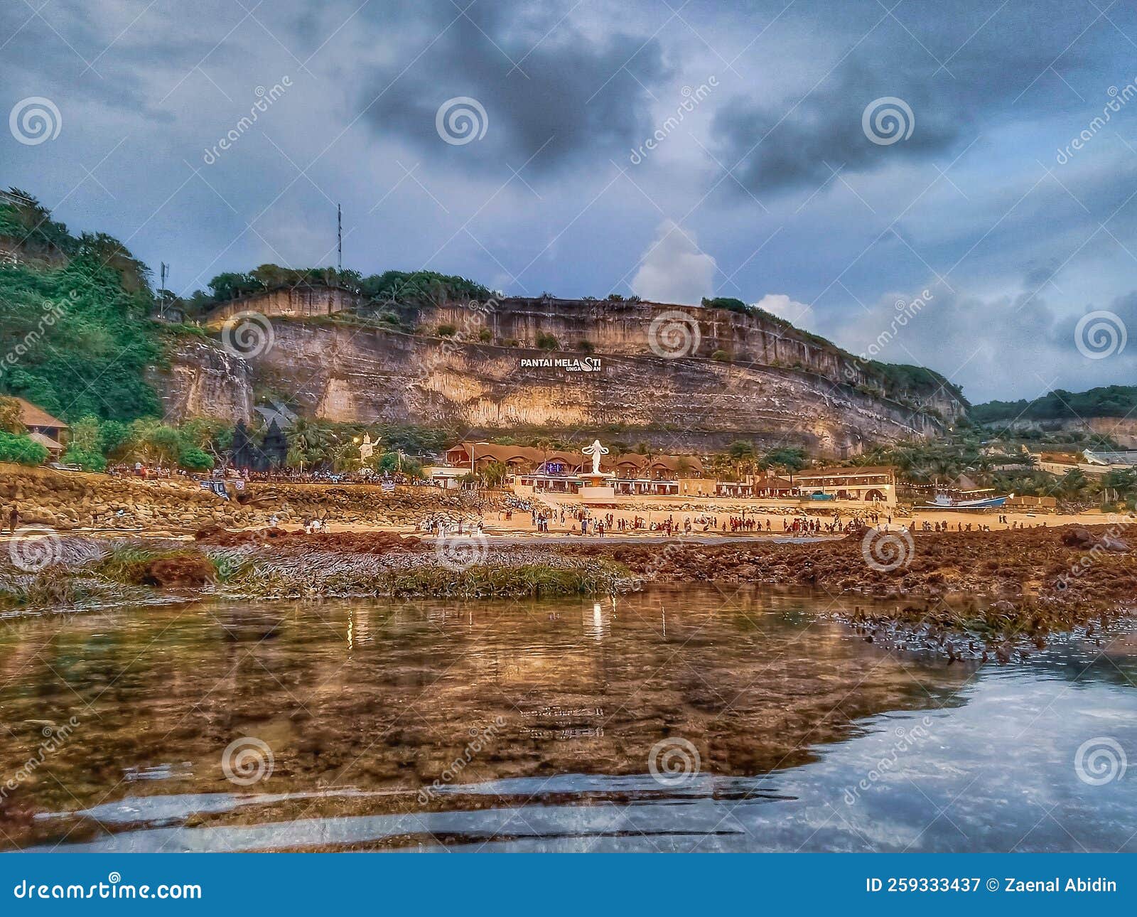 Beautiful Bali Beach with Reflection in the Water Editorial Photography ...
