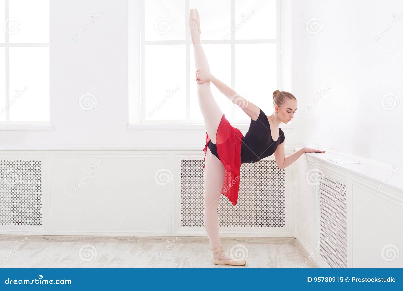 Beautiful Ballerina Dance on Pointe Stock Image - Image of performer ...