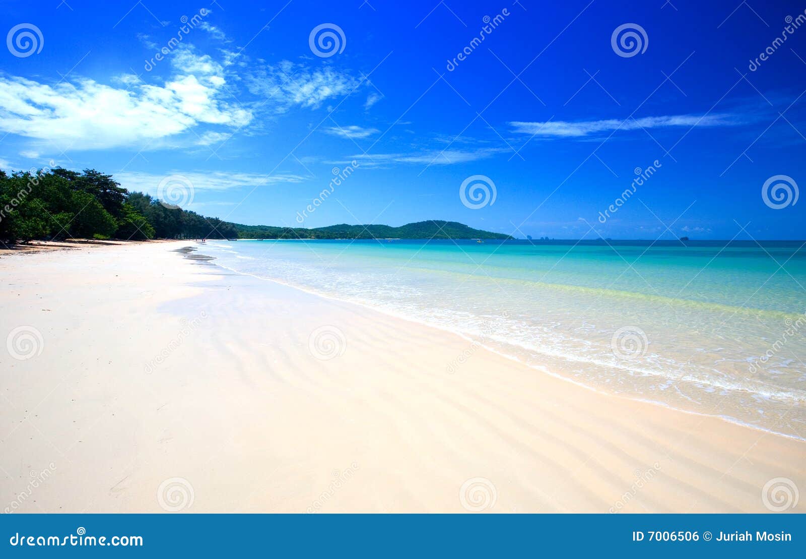 Beautiful Beach with Crystal Clear Blue Waters Stock Photo - Image of ...