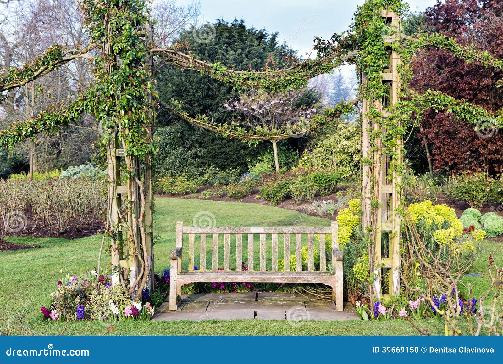 Beautiful bench in a park stock photo. Image of outside - 39669150
