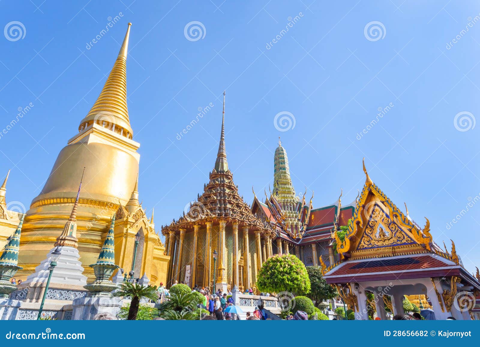 The Beautiful Big Ancient Golden Pagoda Editorial Photography - Image ...