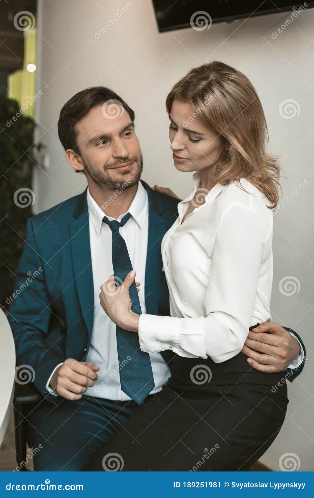 Axis Bank Employee Romance With Boss Pic Telegraph