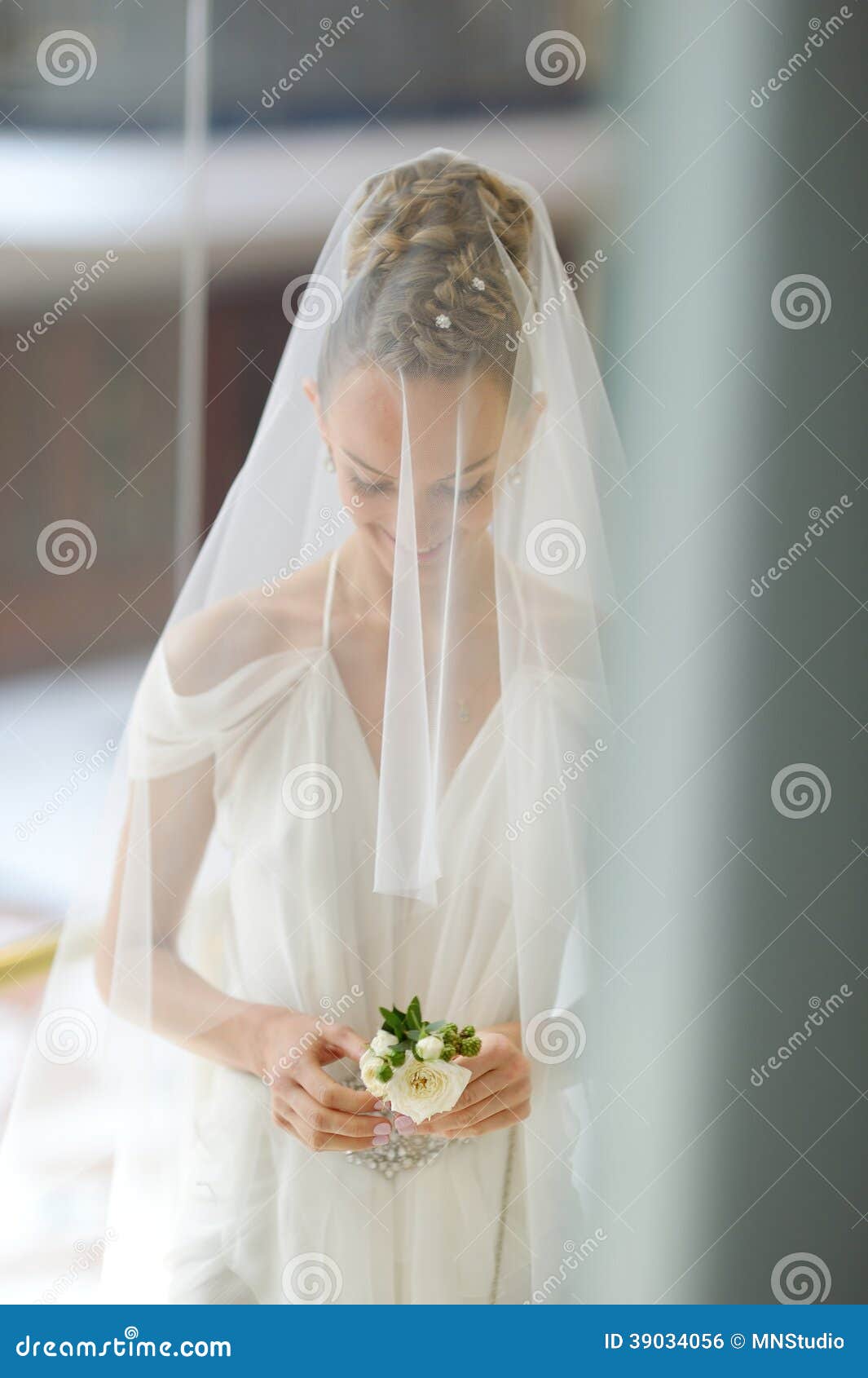The beautiful bride stock photo. Image of caucasian, boutonierre - 39034056