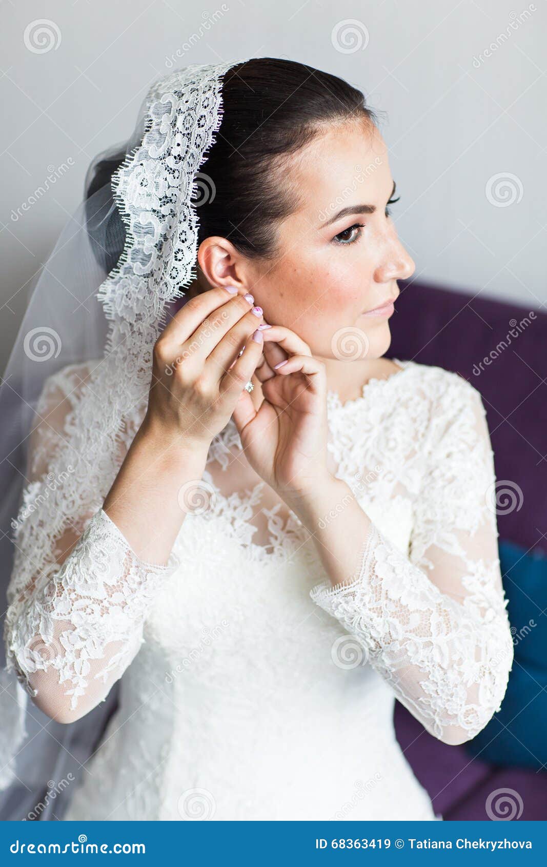 Beautiful Brunette Stylish Bride Getting Ready In The Morning Stock