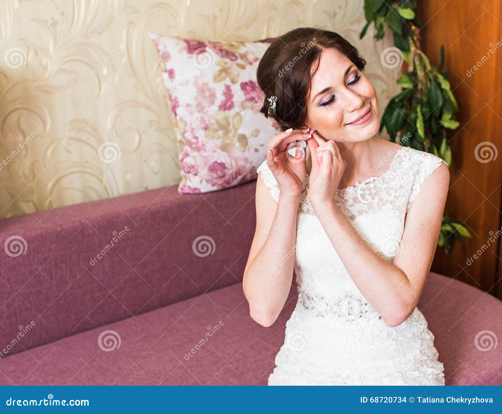 Beautiful Brunette Stylish Bride Getting Ready In The Morning Stock