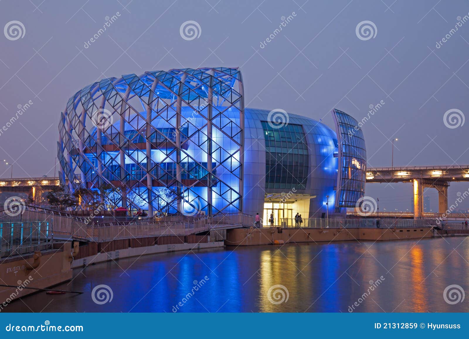 Beautiful Building With Columns - Volutes Are Combined With Acanthus ...