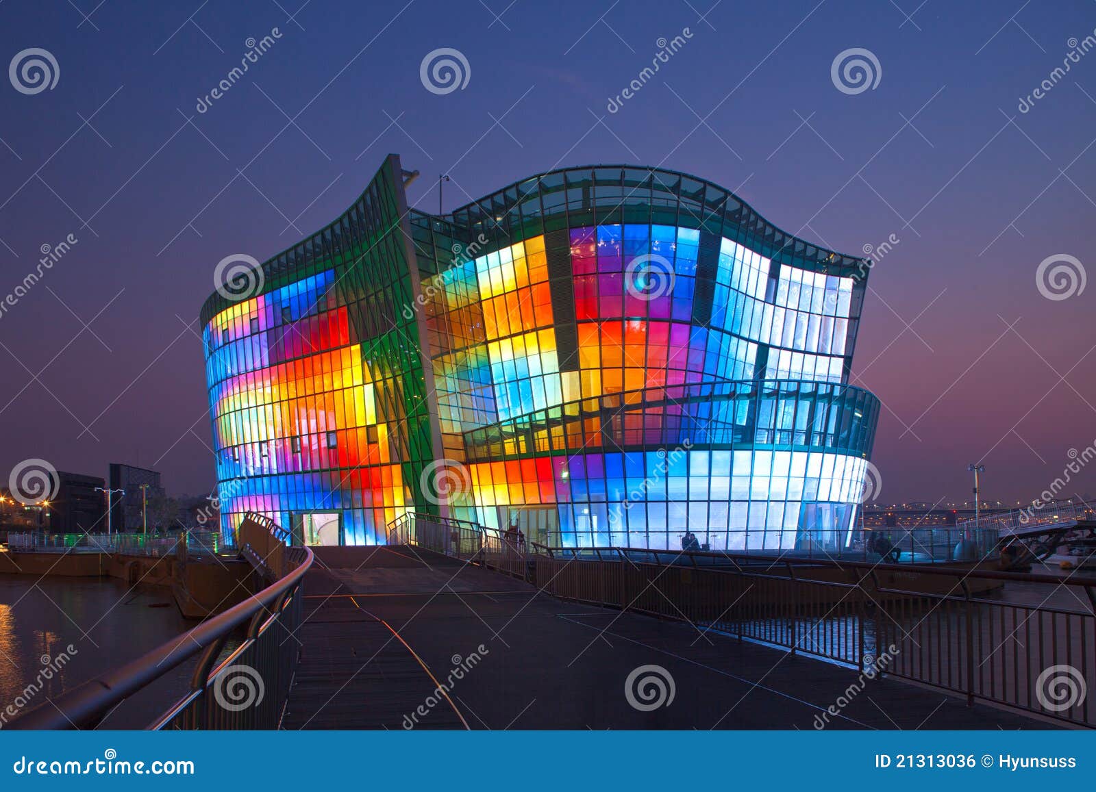 Beautiful Building With Columns - Volutes Are Combined With Acanthus ...