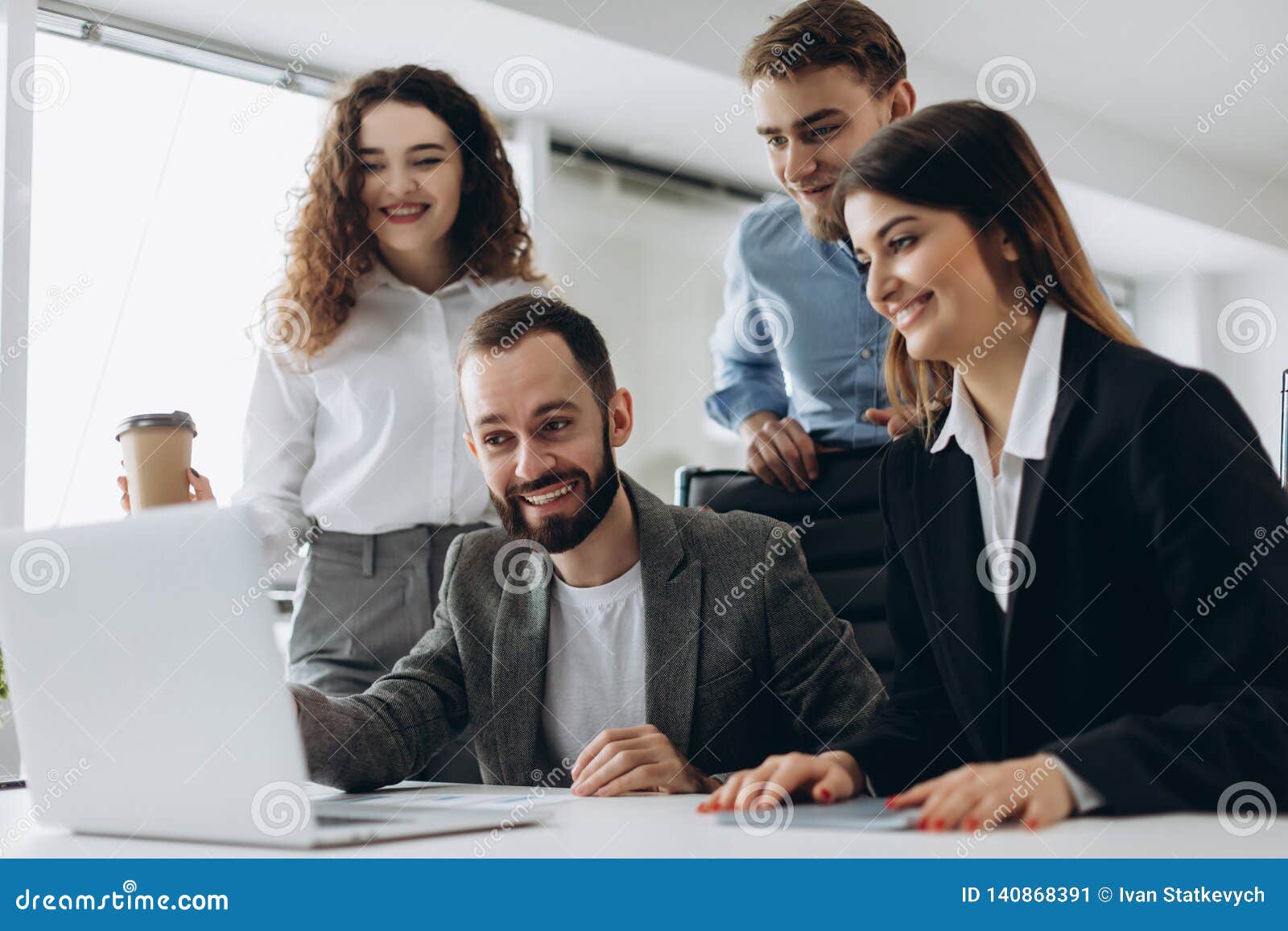 Beautiful Business People are Using Computers and Smiling while Working ... Beautiful Business People are Using Computers and Smiling while Working ...
