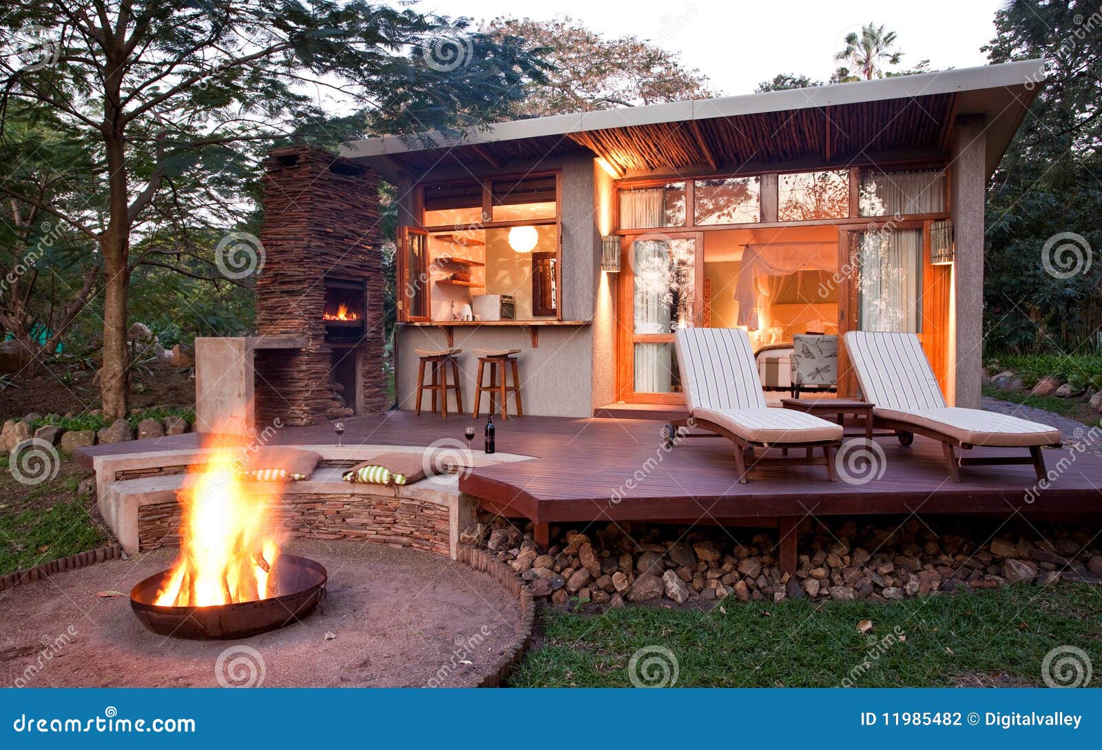 Beautiful Camp Fire Setting Stock Photo - Image of lounges, outdoors ...