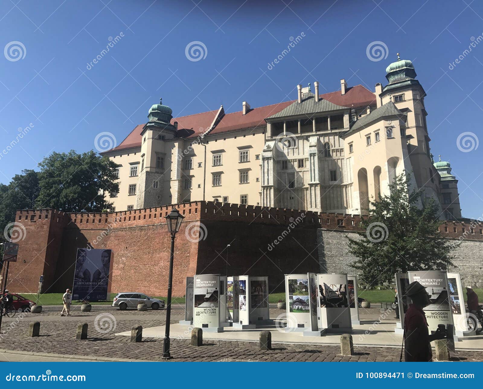 Castle in Krakow editorial photo. Image of cars, clouds - 100894471