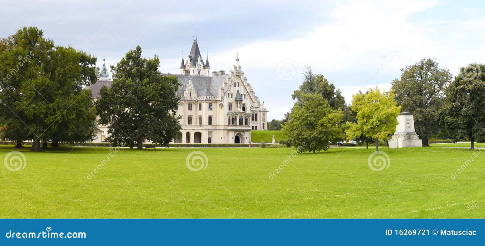 Beautiful castle scenery stock image. Image of outdoors - 16269721