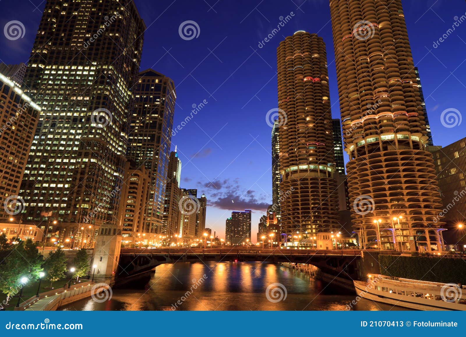 Beautiful Chicago Night Skyline Editorial Stock Photo - Image of night ...