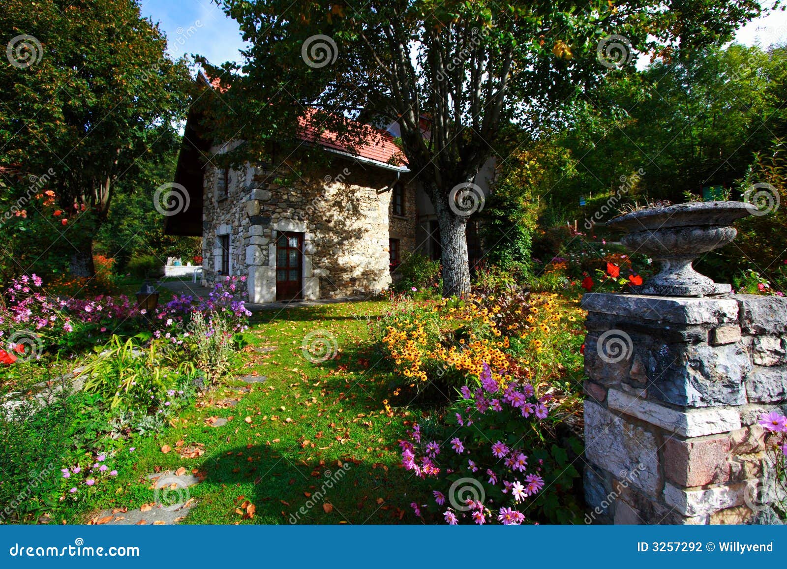 Beautiful country house stock photo. Image of beautiful - 3257292