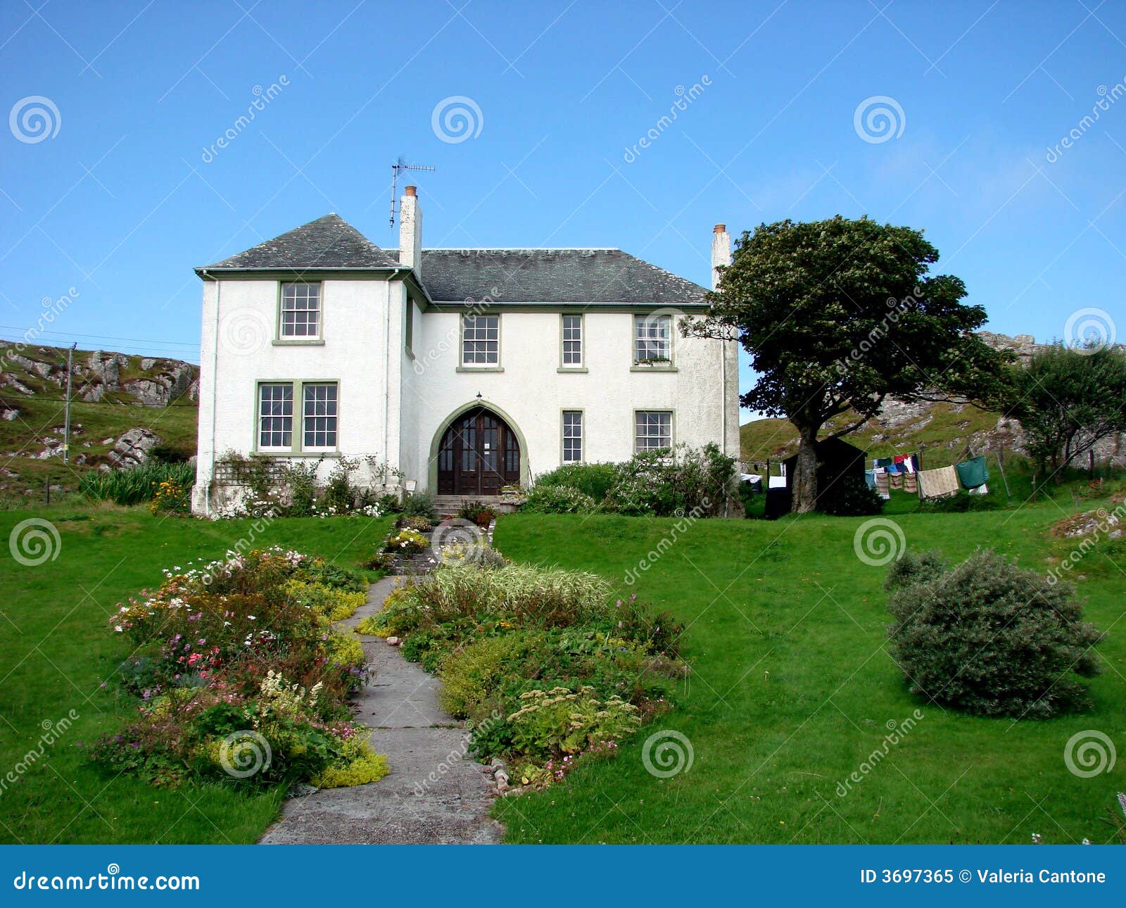 Beautiful country house stock image. Image of family, bushes - 3697365