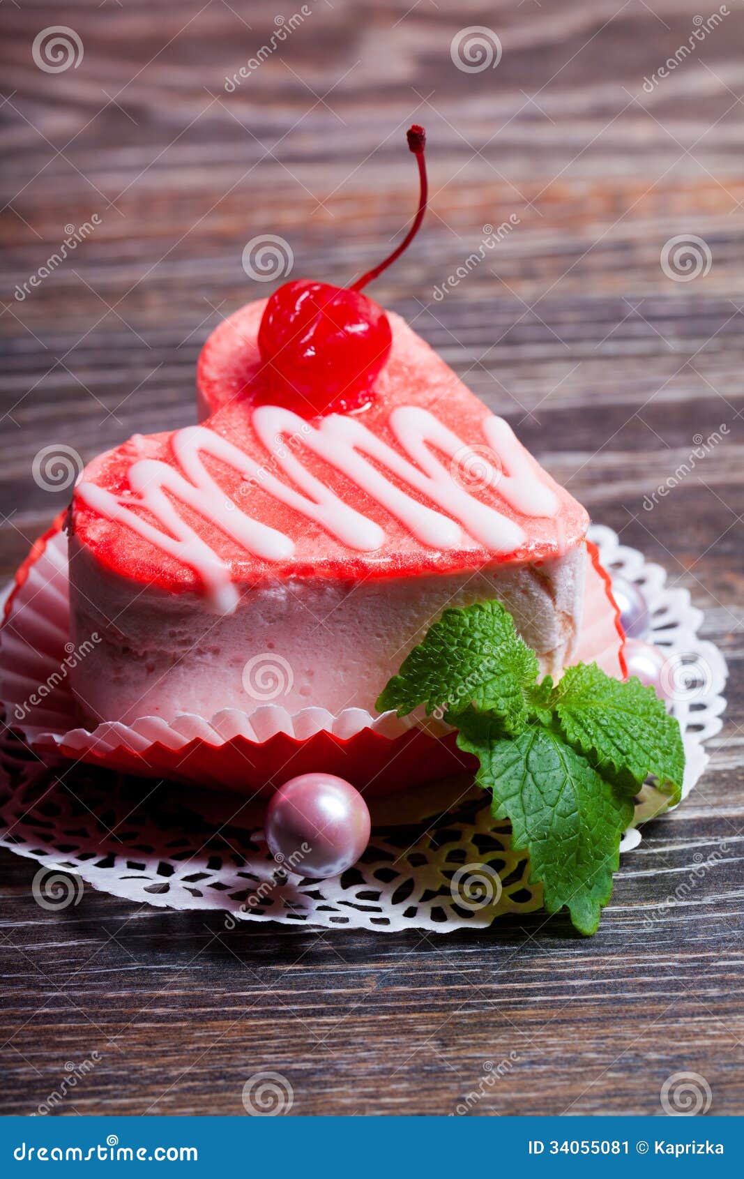 Beautiful decorated cake stock image. Image of party - 34055081