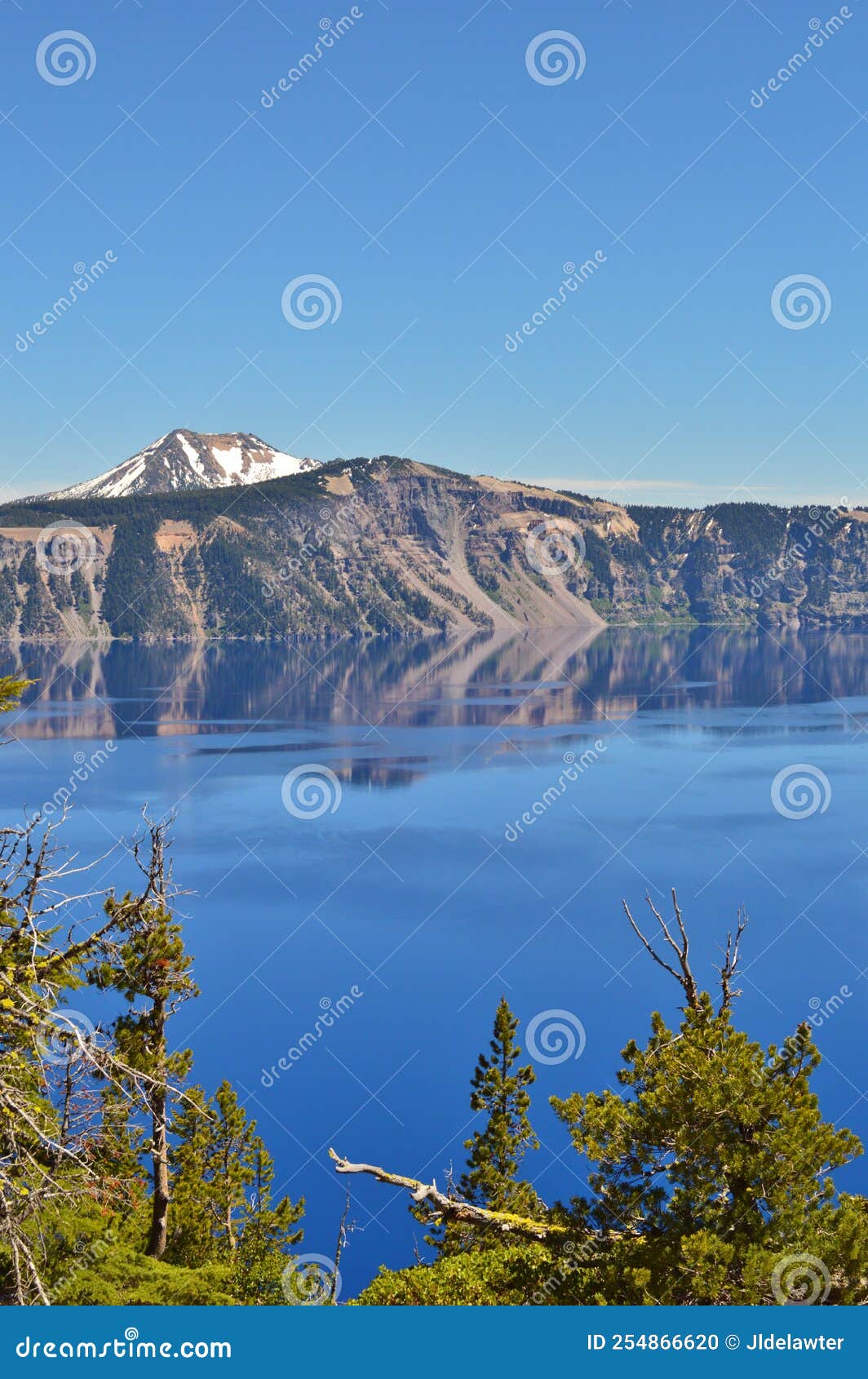 Beautiful Deep Blue Crater Lake in Oregon Editorial Image - Image of ...