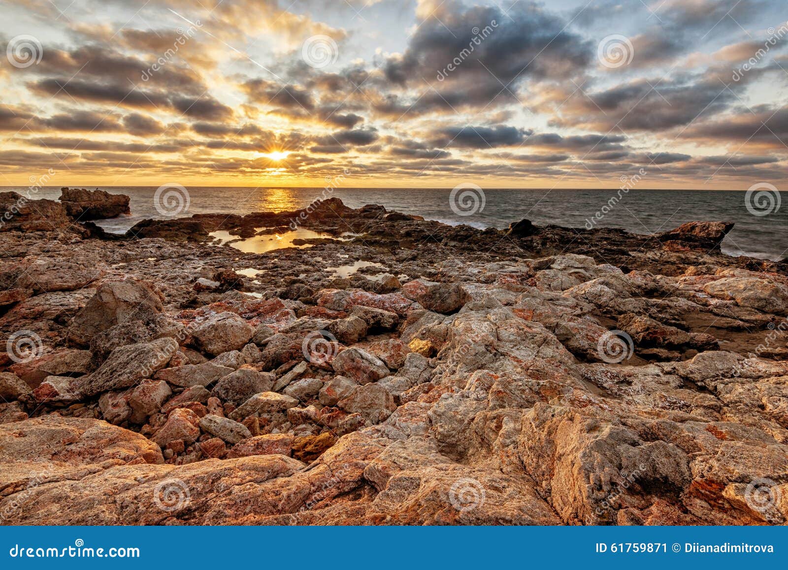 Beautiful Dramatic Seascape with Rocks Stock Image - Image of scenic ...