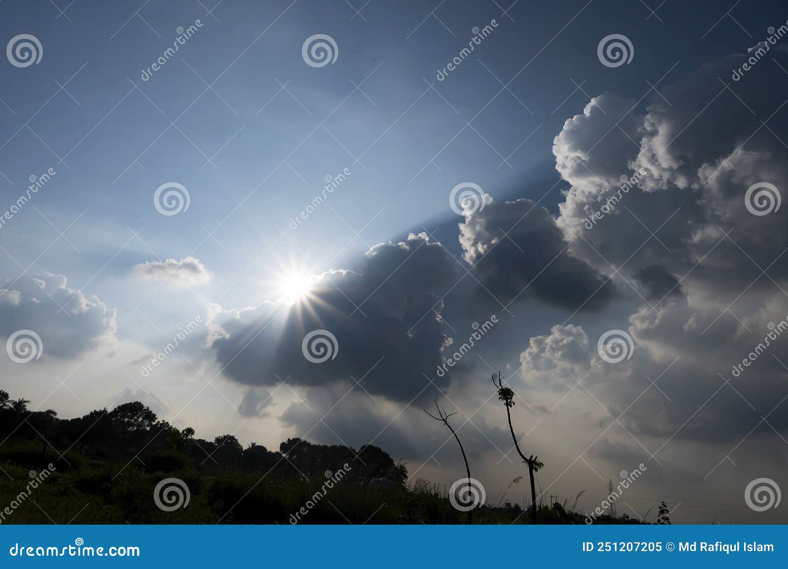Beautiful Dramatic Sun and Nature Background Stock Image - Image of ...