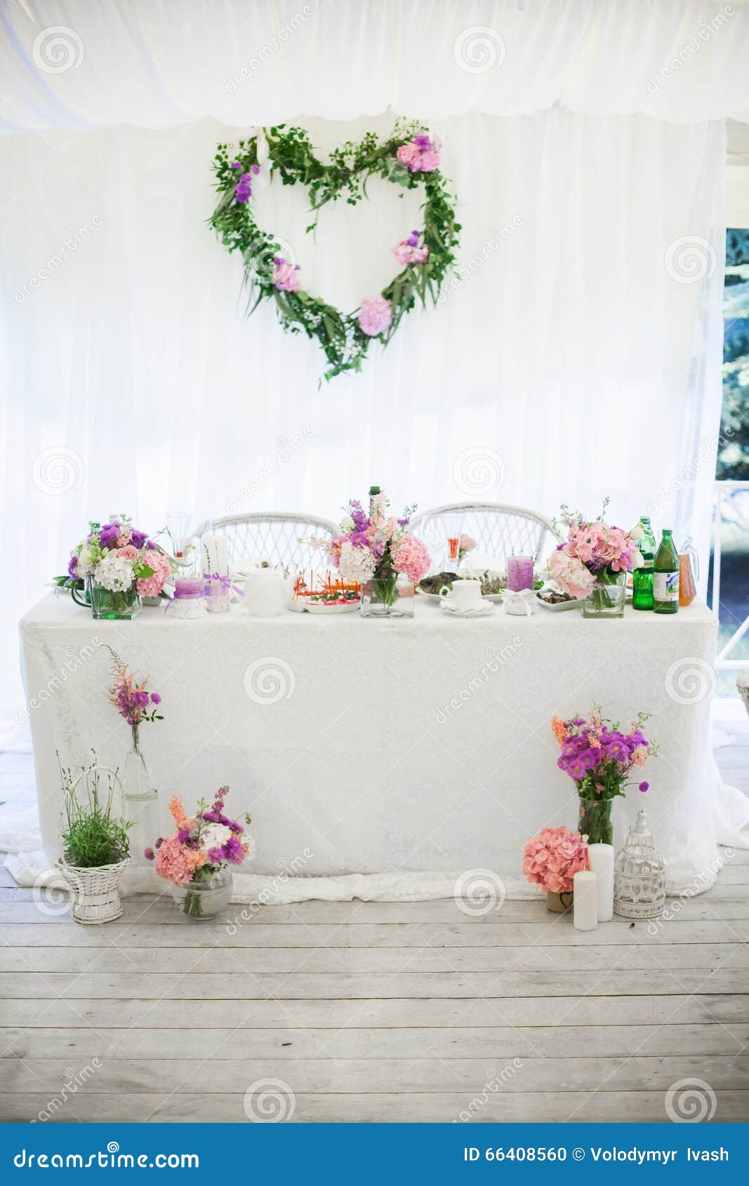 Beautiful Elegant Minimalistic Wedding Reception Arrangement Tab Stock ...