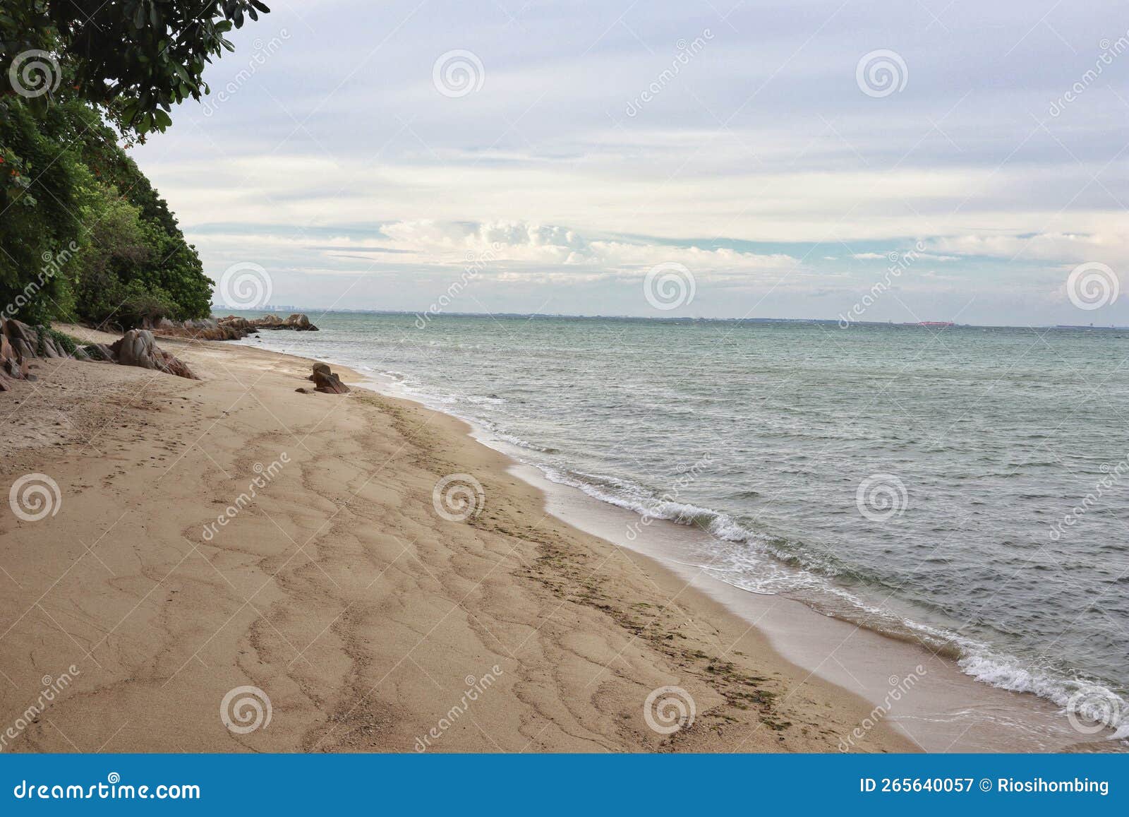 Beautiful Empty Island Beach Landscape, Edge of the Horizon and ...