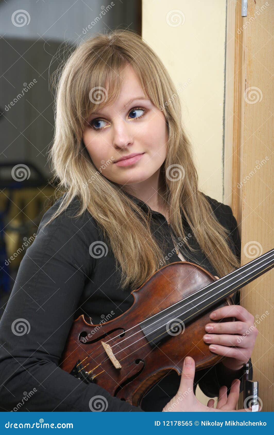 Beautiful female violinist stock image. Image of alone - 12178565