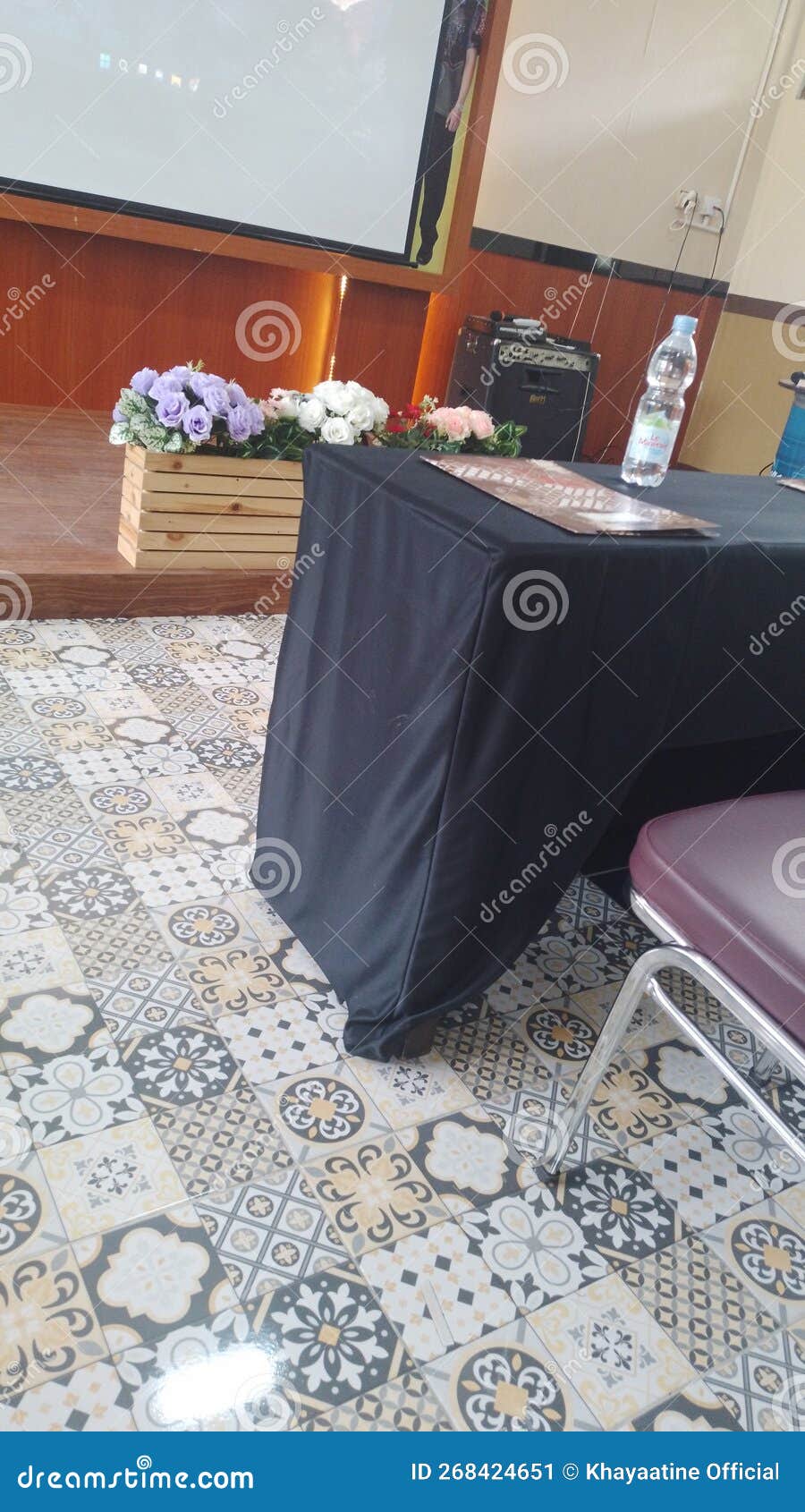 Beautiful floor design editorial photo. Image of wood - 268424651