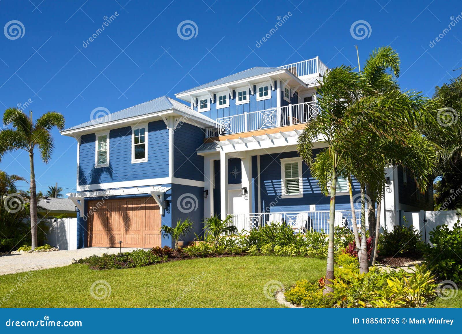 A Beautiful New Florida House Stock Image - Image of area, holiday ...