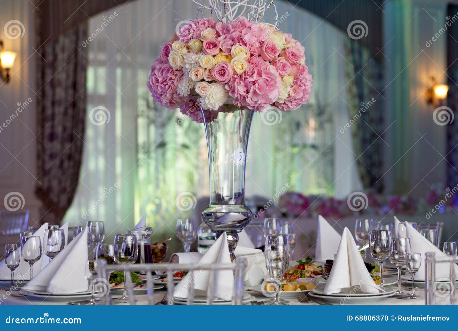 Beautiful Flowers on Table in Wedding Day. Luxury Holiday Background ...