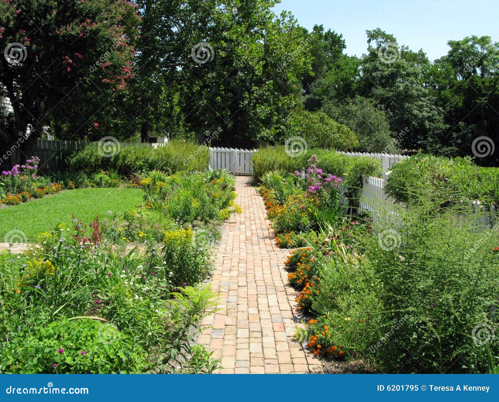 Beautiful Gardens Picture. Image: 6201795