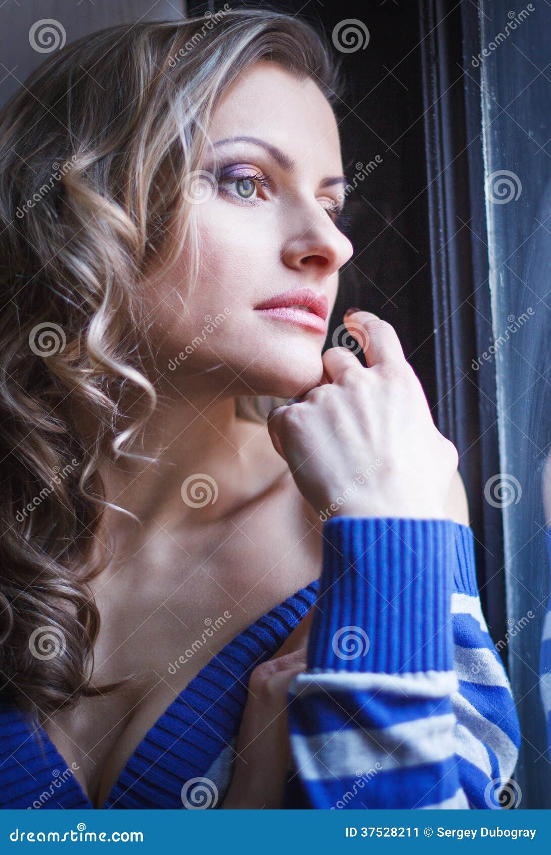 Beautiful Girl Looks In The Mirror Stock Image Image Of Fashion Room