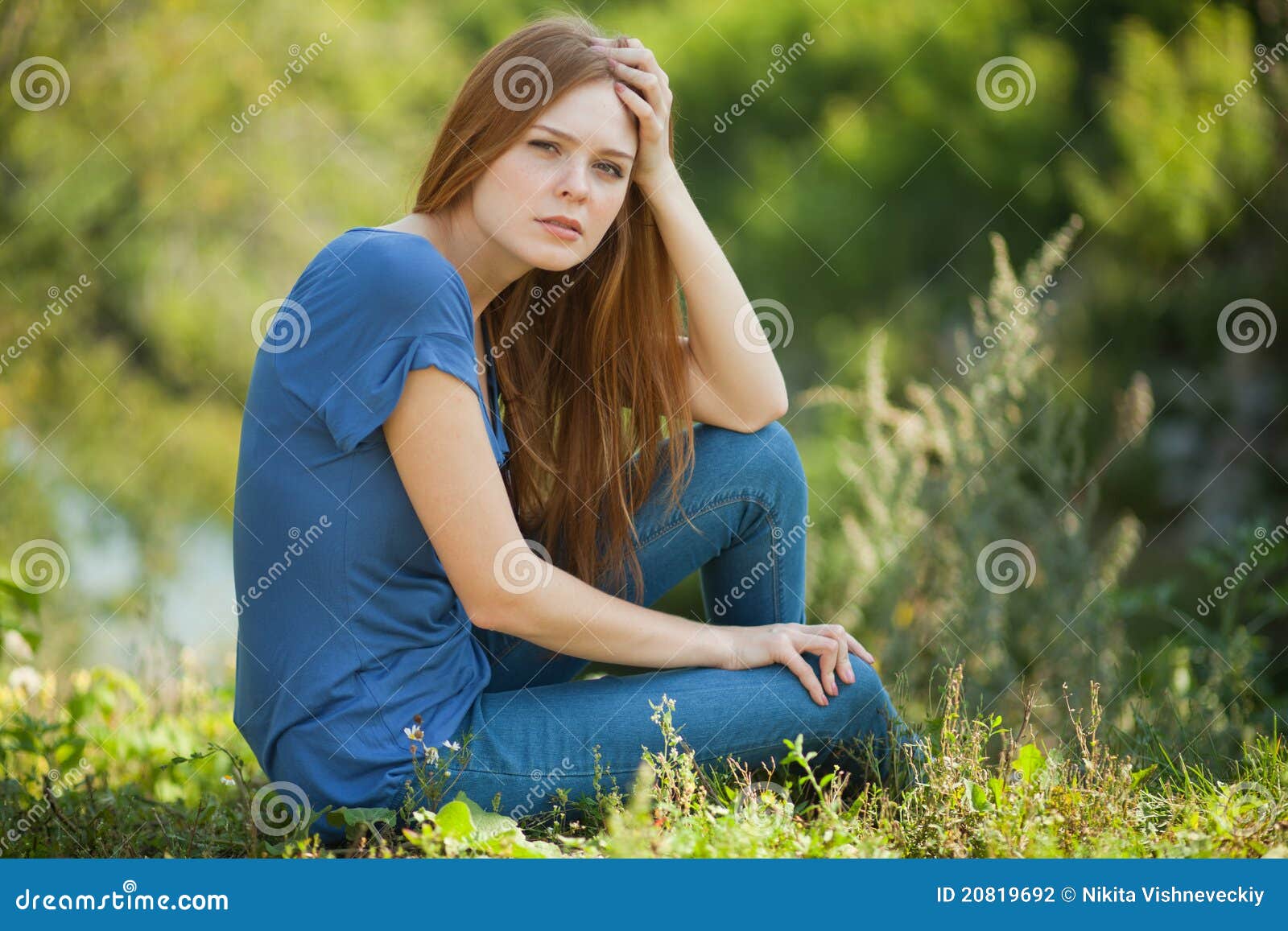 Beautiful Girl Sitting on the Grass Stock Photo - Image of girl, park ...