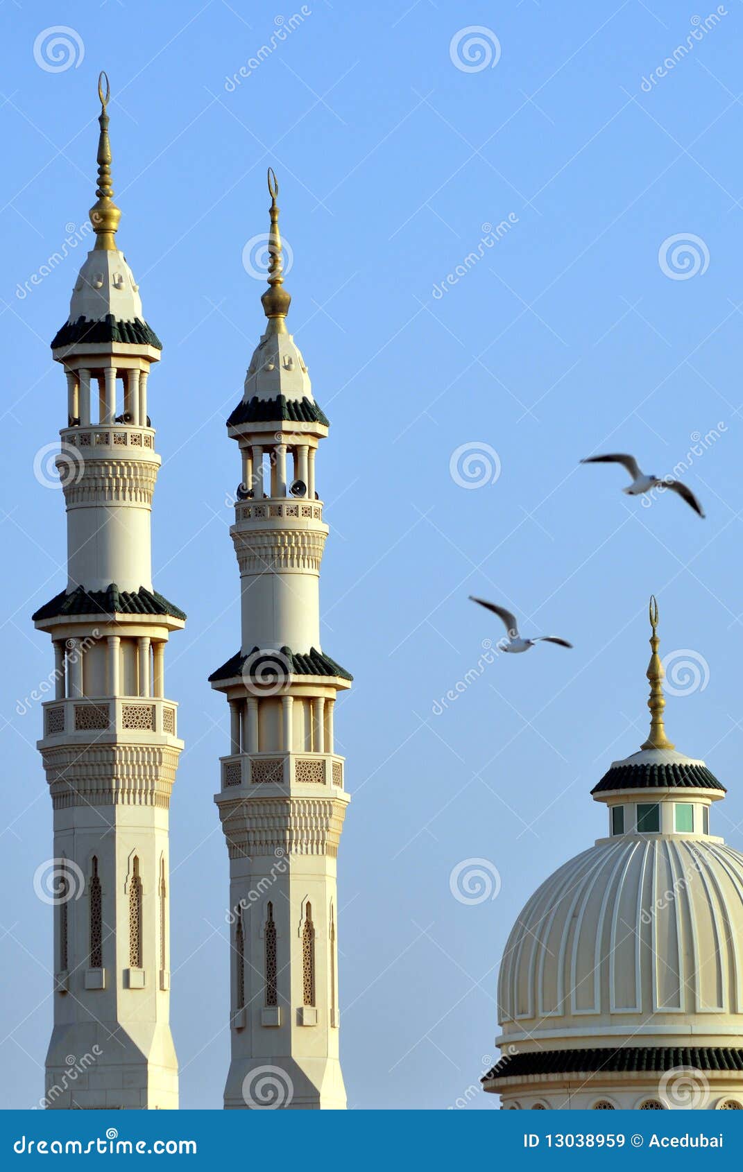 Beautiful green mosque stock image. Image of acedubai - 13038959