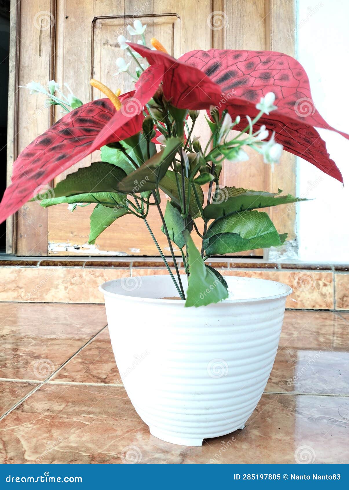 Beautiful Handcrafted Flowers Made of Plastic in Red and Black and ...