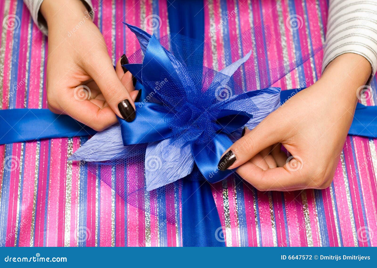 Beautiful Hands Wrapping Giftbox Stock Photo - Image of hands, festive ...
