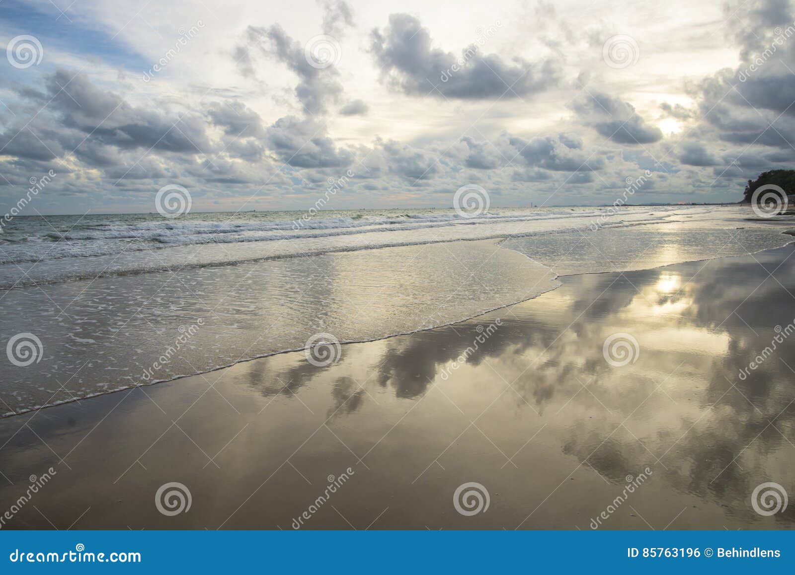 Beautiful Horizon Beach at Dawn Stock Photo - Image of nature, blue ...