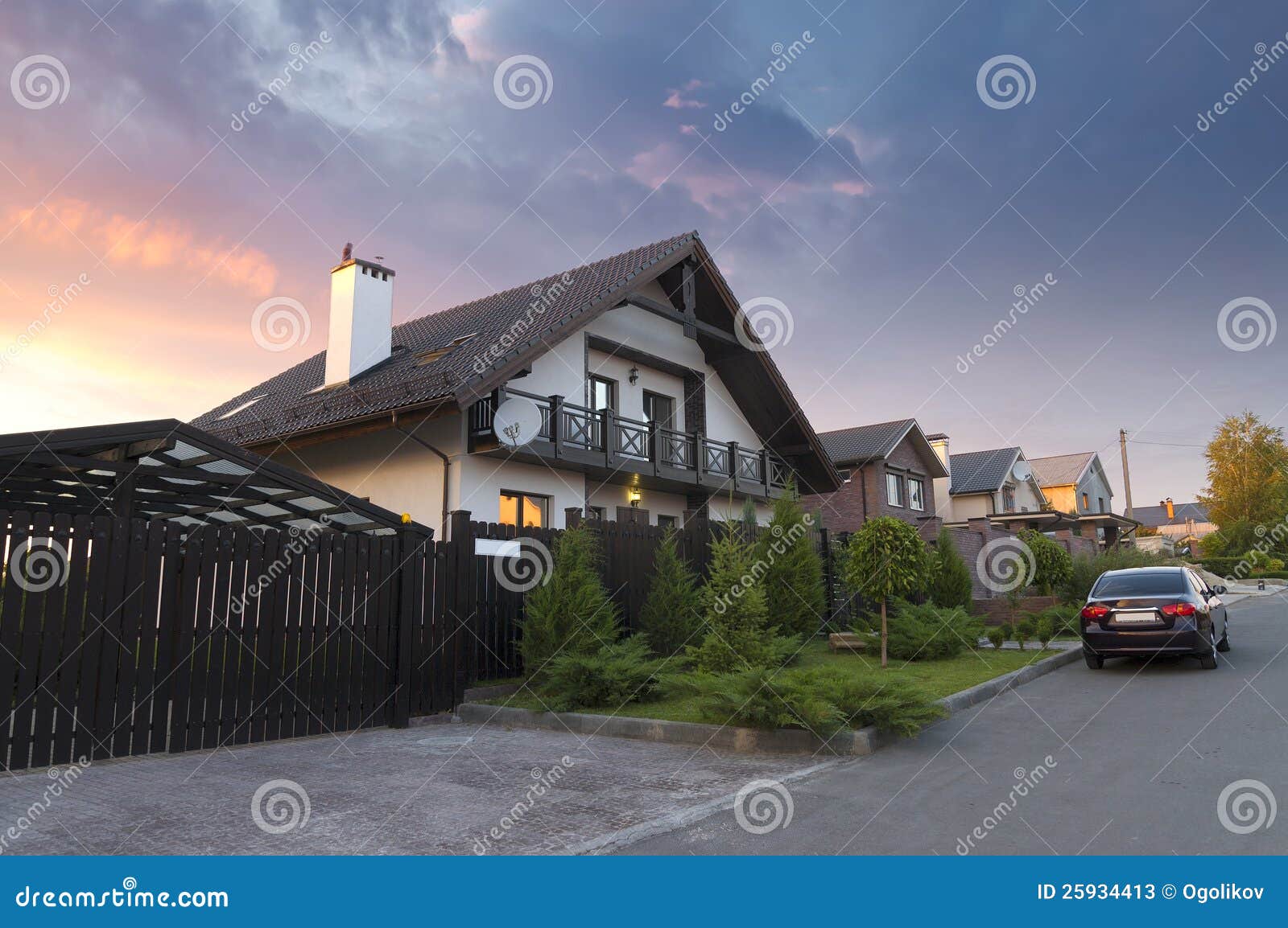 Beautiful House by the Road. Stock Image - Image of sweet, hearth: 25934413