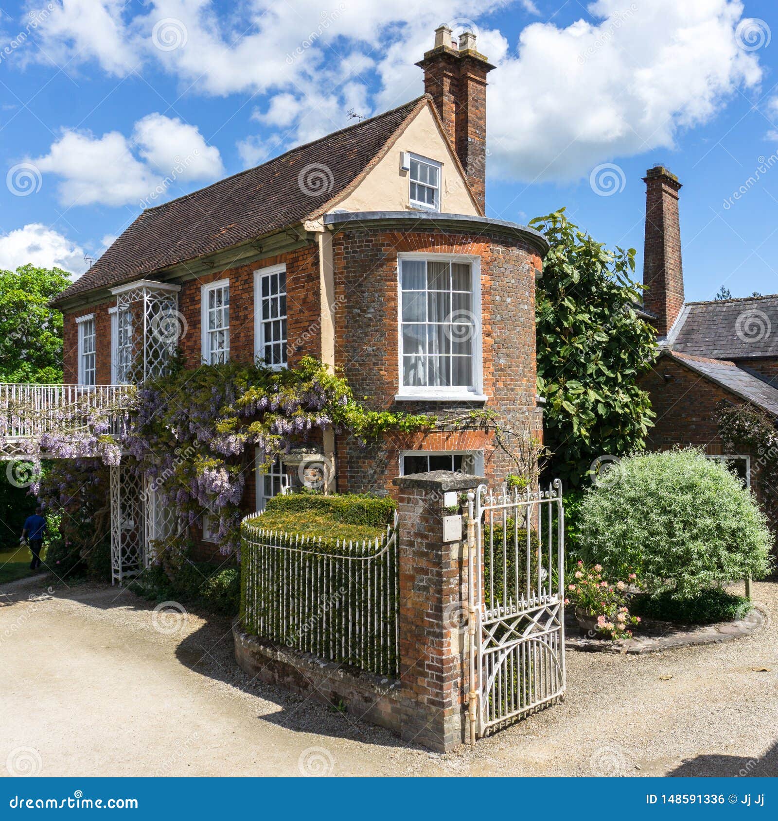 Beautiful English House in a Sunny Day Editorial Photo - Image of lawn ...